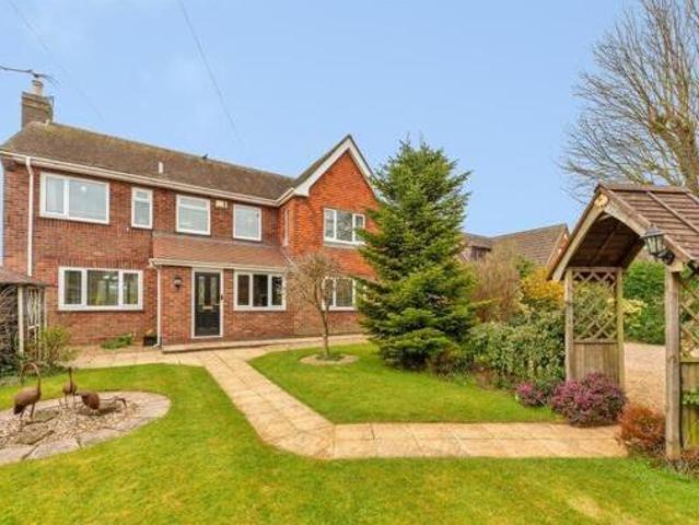 Low Road, Barrowby, 5 Bedroom Detached