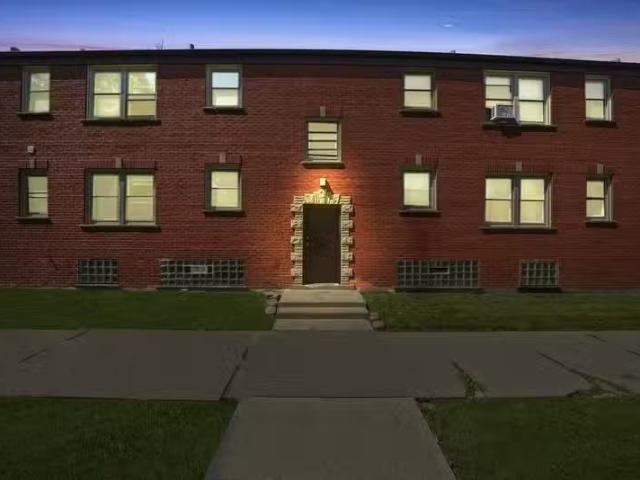 Low Rise 1 3 Stories Chicago, IL 9059 S Laflin St #1W