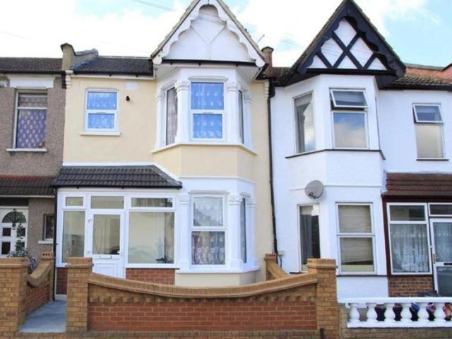 Lowbrook Road, Ilford, IG1 2 bed flat to rent £1,650 pcm £381 pw
