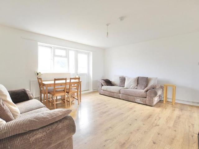 Lowe Avenue, Canning Town, E16 2 bed flat to rent £1,800 pcm £415 pw