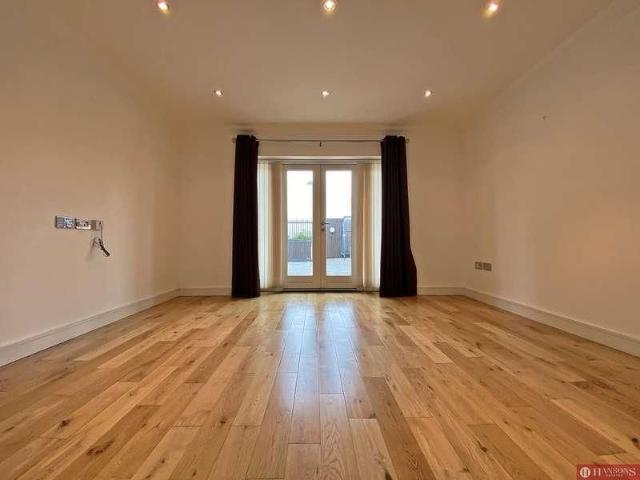 Lowe Close, Chigwell, IG7