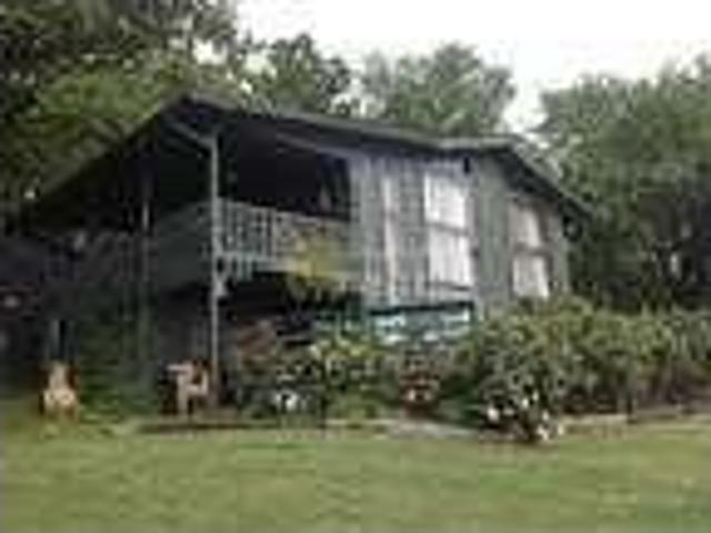 Lowell 3 Bedroom Cabin Right on the Water!