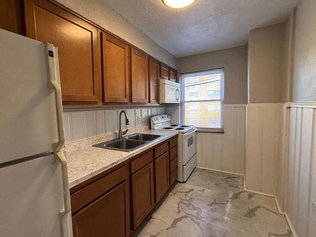 Lowell 596 1 Bedroom Apartment for Rent at 596 Lowell Ave, Cincinnati, OH 45220 Clifton