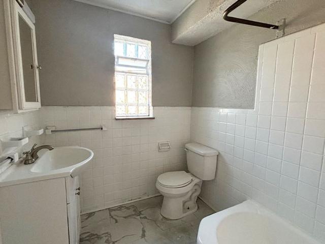 Lowell 596 2 Bedroom Apartment for Rent at 596 Lowell Ave, Cincinnati, OH 45220 Clifton