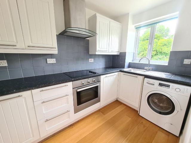 Lowestoft Drive, Slough SL1, 1 bed flat to rent, £1,250 pcm | PrimeLocation
