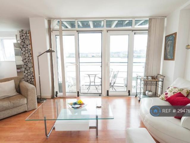 Lowestoft Mews, London, E16 3 bed flat to rent £3,500 pcm £808 pw