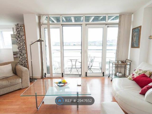 Lowestoft Mews, London E16, 3 bed flat to rent, £3,500 pcm | PrimeLocation