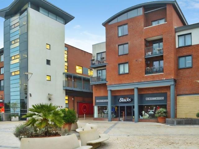 Lower Tanbridge Way, Horsham RH12, 2 bed flat to rent, £1,600 pcm | PrimeLocation