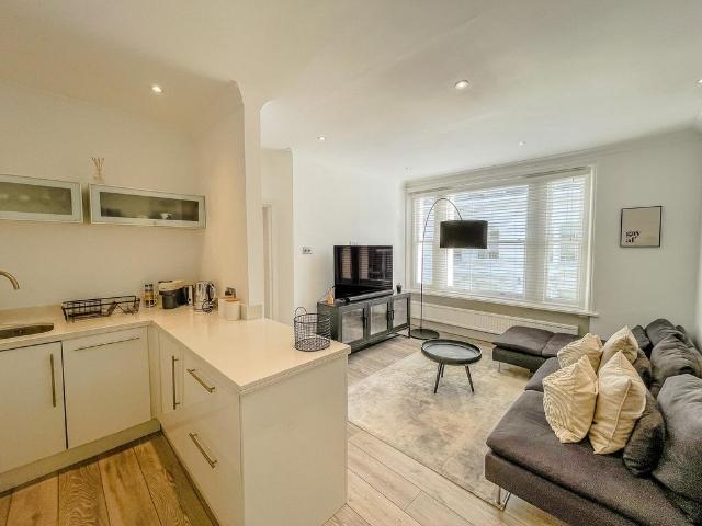 Lower Thames Street, London EC3R 1 bed serviced apartment to rent £6,717 pcm £1,550 pw