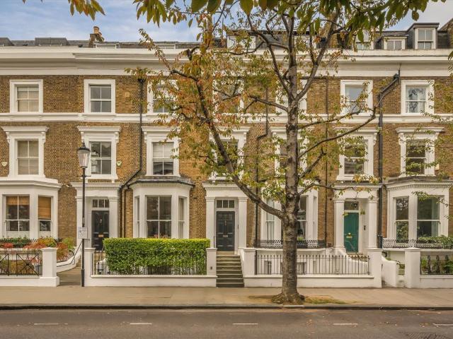 Lower Addison Gardens, Holland Park W14, 1 bed flat to rent, £2,600 pcm | PrimeLocation