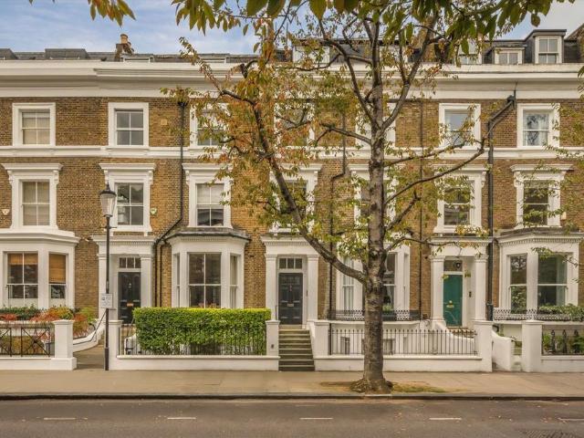 Lower Addison Gardens, London W14 1 bed flat to rent £2,500 pcm £577 pw