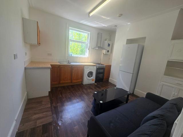 Lower Addiscombe Road, Croydon CR0, 3 bed flat to rent, £1,650 pcm | PrimeLocation