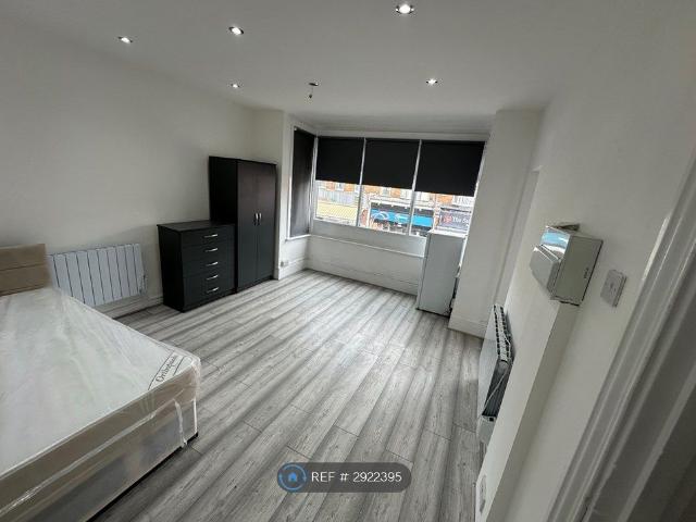 Lower Addiscombe Road, Croydon CR0, Studio to rent, £1,200 pcm | PrimeLocation