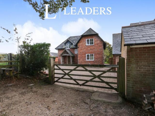 Lower Ashley Road, New Milton, BH25 3 bed detached house to rent £2,625 pcm £606 pw