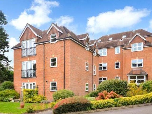 Lower Bourne, Frensham Road, Farnham, 2 Bedroom Apartment