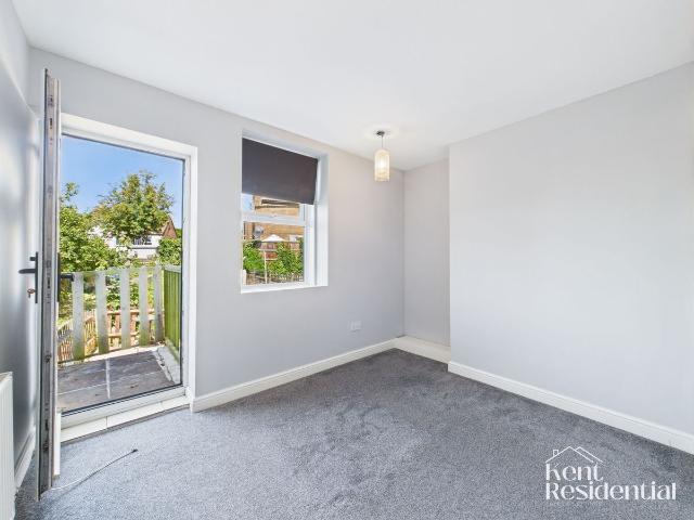 Lower Boxley Road, Maidstone ME14, 1 bed flat to rent, £975 pcm | PrimeLocation