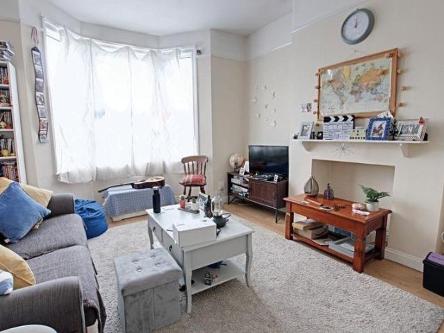 Lower Bristol Road, Bath 1 bed apartment to rent £1,195 pcm £276 pw