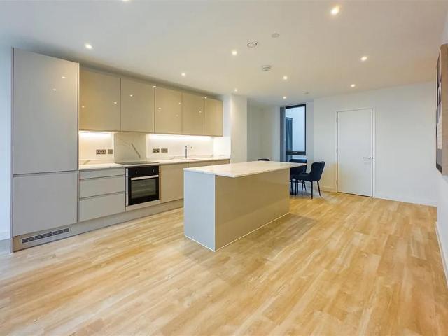 Lower Bristol Road, Westmoreland, Bath BA2, 3 bed flat to rent, £3,050 pcm | PrimeLocation