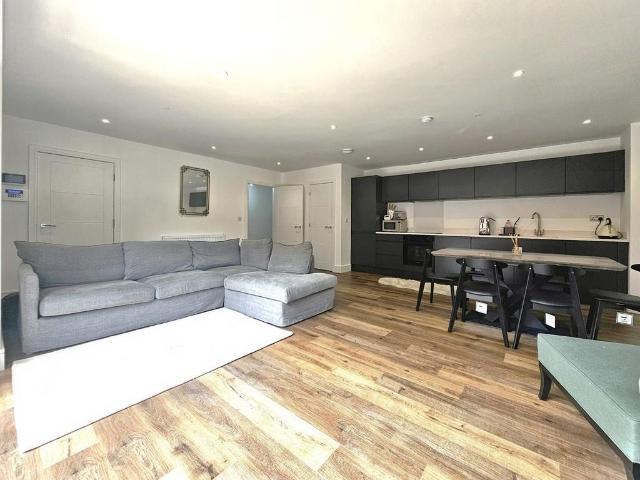 Lower Brunswick Street 3 bed townhouse to rent £2,150 pcm £496 pw