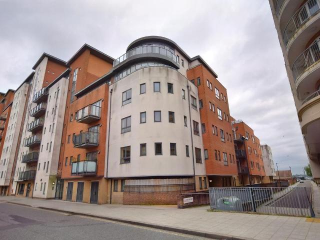 Lower Canal Walk, Southampton SO14, 2 bed flat to rent, £1,850 pcm | PrimeLocation