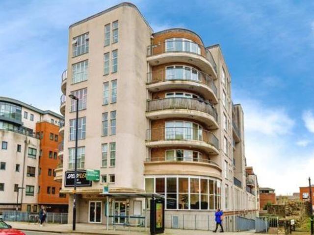 Lower Canal Walk, Southampton, 2 Bedroom Flat