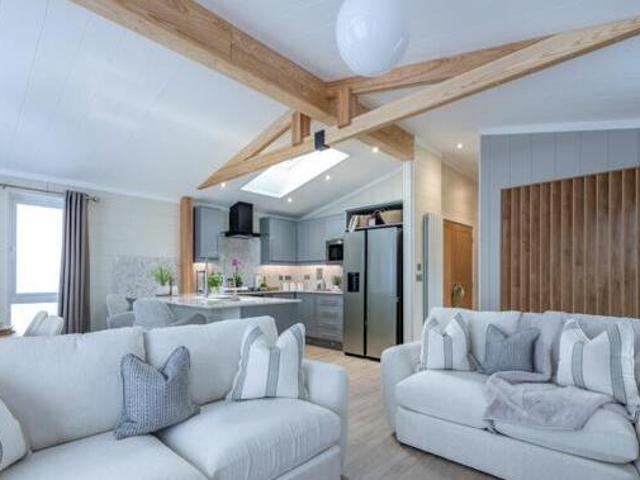 Lower Chatley Lake, Lower Chatley Farm, 2 Bedroom Lodge
