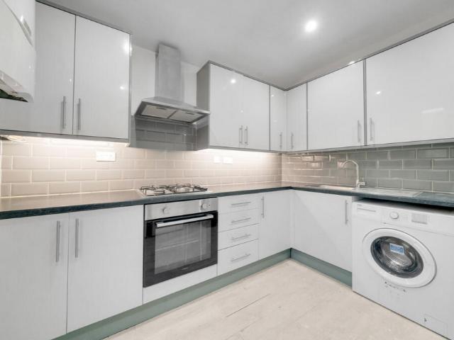Lower Clapton Road, Lower Clapton, Hackney E5, 6 bed maisonette to rent, £5,000 pcm | PrimeLocation
