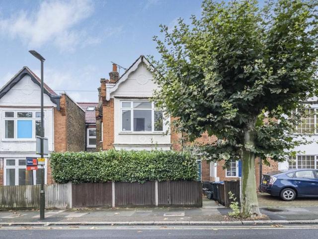 Lower Downs Road, London SW20 1 bed flat to rent £1,850 pcm £427 pw