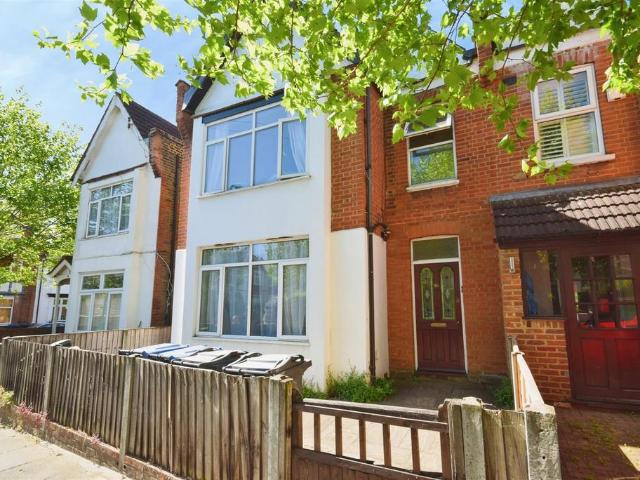 Lower Downs Road, Raynes Park SW20 2 bed flat to rent £1,750 pcm £404 pw