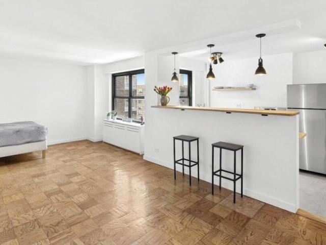 Lower East Side NY LS98818401