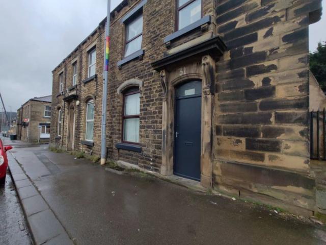 Lower Fitzwilliam Street, Huddersfield HD1, 3 bed terraced house to rent, £900 pcm | PrimeLocation