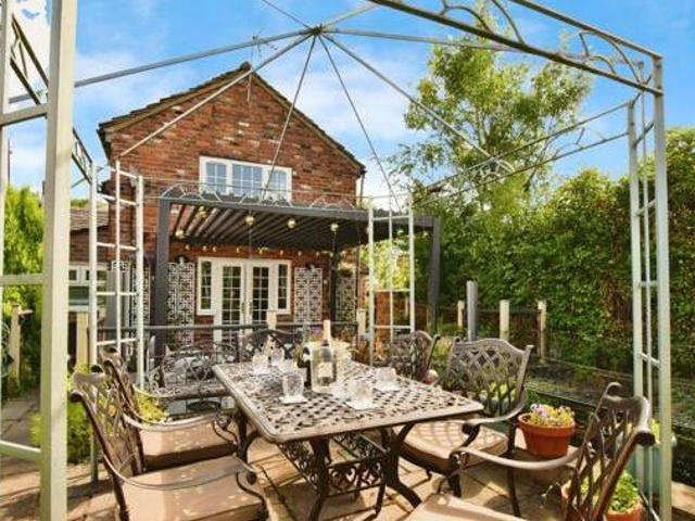 Lower Fold Cottage, Stockport, 3 Bedroom Cottage