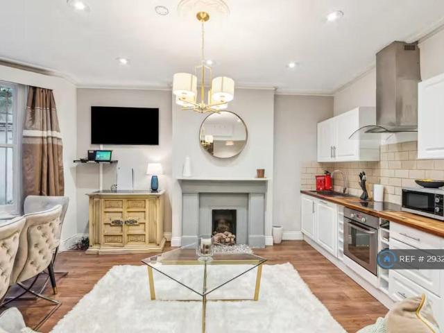 Lower Ground, London, SW5 2 bed flat to rent £3,600 pcm £831 pw