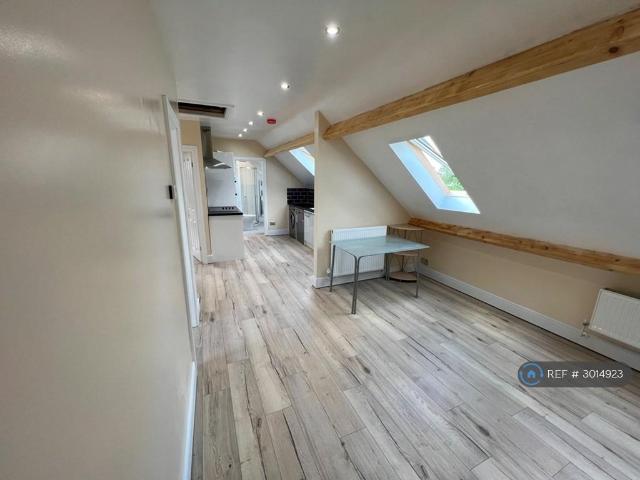 Lower Hillmorton Rd, Rugby, CV21 2 bed flat to rent £1,050 pcm £242 pw