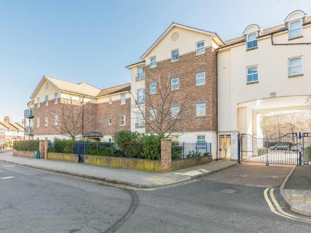 Lower Kings Road, Kingston Upon. 2 bed flat to rent £2,100 pcm £485 pw