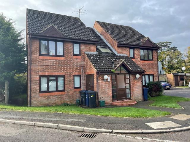 Lower Manor Road, Milford GU8, 1 bed flat to rent, £1,150 pcm | PrimeLocation