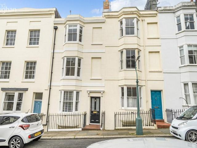 Lower Market Street, Hove, East. 4 bed terraced house to rent £2,700 pcm £623 pw