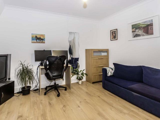 Lower Mortlake Road, Richmond TW9, 1 bed flat to rent, £1,450 pcm | PrimeLocation