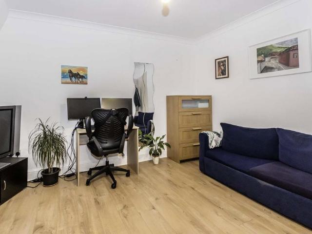 Lower Mortlake Road, Richmond TW9 1 bed flat to rent £1,550 pcm £358 pw