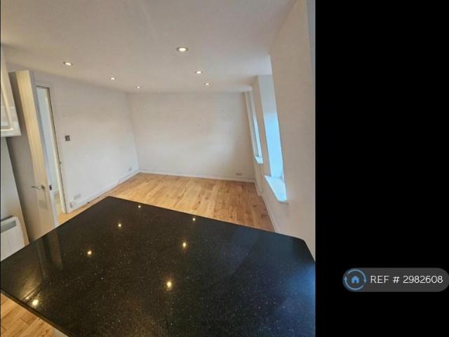 Lower Mortlake Road, Richmond, TW9 1 bed flat to rent £1,750 pcm £404 pw