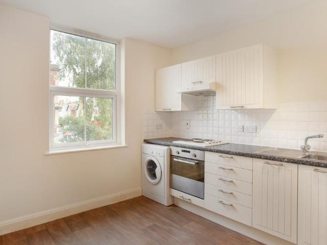 Lower Mortlake Road, Richmond, TW9 Studio to rent £1,150 pcm £265 pw