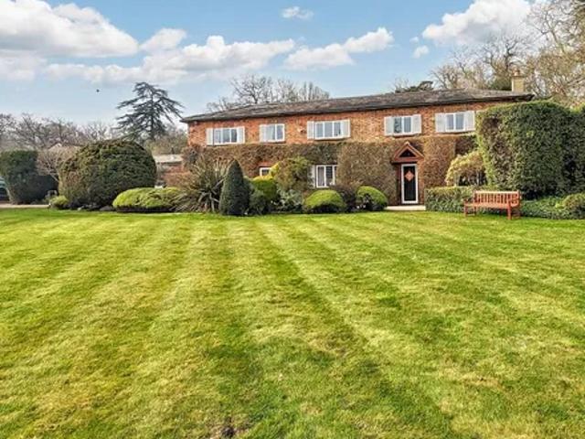 Lower Priory Farm Livery Yard, Clamp Hill, London, HA3 6RR, United Kingdom | 5 bed house for rent #119263776 | Rentberry