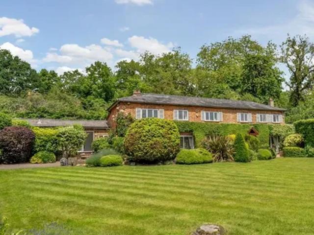 Lower Priory Farm Livery Yard, Clamp Hill, London, HA7 3JP, United Kingdom | 5 bed house for rent #125754857 | Rentberry