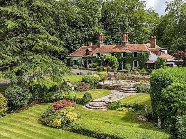 Lower Priory Farm Livery Yard, Clamp Hill, London, HA7 3JP, United Kingdom | 7 bed house for rent #133740066 | Rentberry