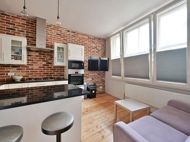 Lower Richmond Road, Putney, London SW15, 2 bed flat to rent, £2,350 pcm | PrimeLocation