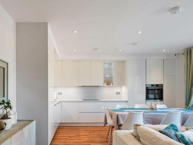 Lower Richmond Road, Richmond, 2 Bedroom Flat