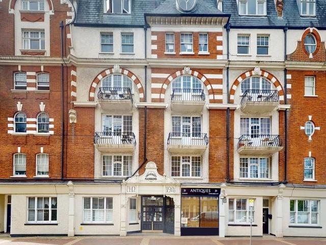 Lower Richmond Road SW15, 2 bed flat to rent, £3,250 pcm | PrimeLocation