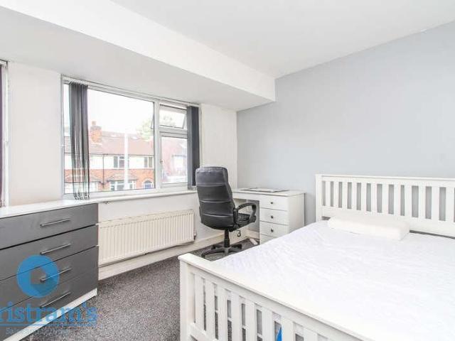 Lower Road, Beeston, NG9