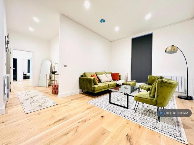 Lower Road, London, SE16 2 bed flat to rent £2,800 pcm £646 pw