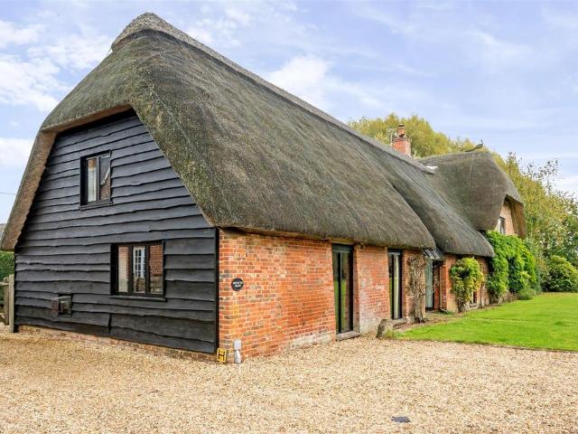 Lower Road, Salisbury SP5 3 bed semi detached house to rent £2,250 pcm £519 pw